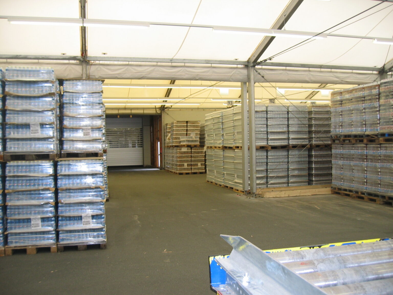 Temporary Warehouse Structures for Distribution